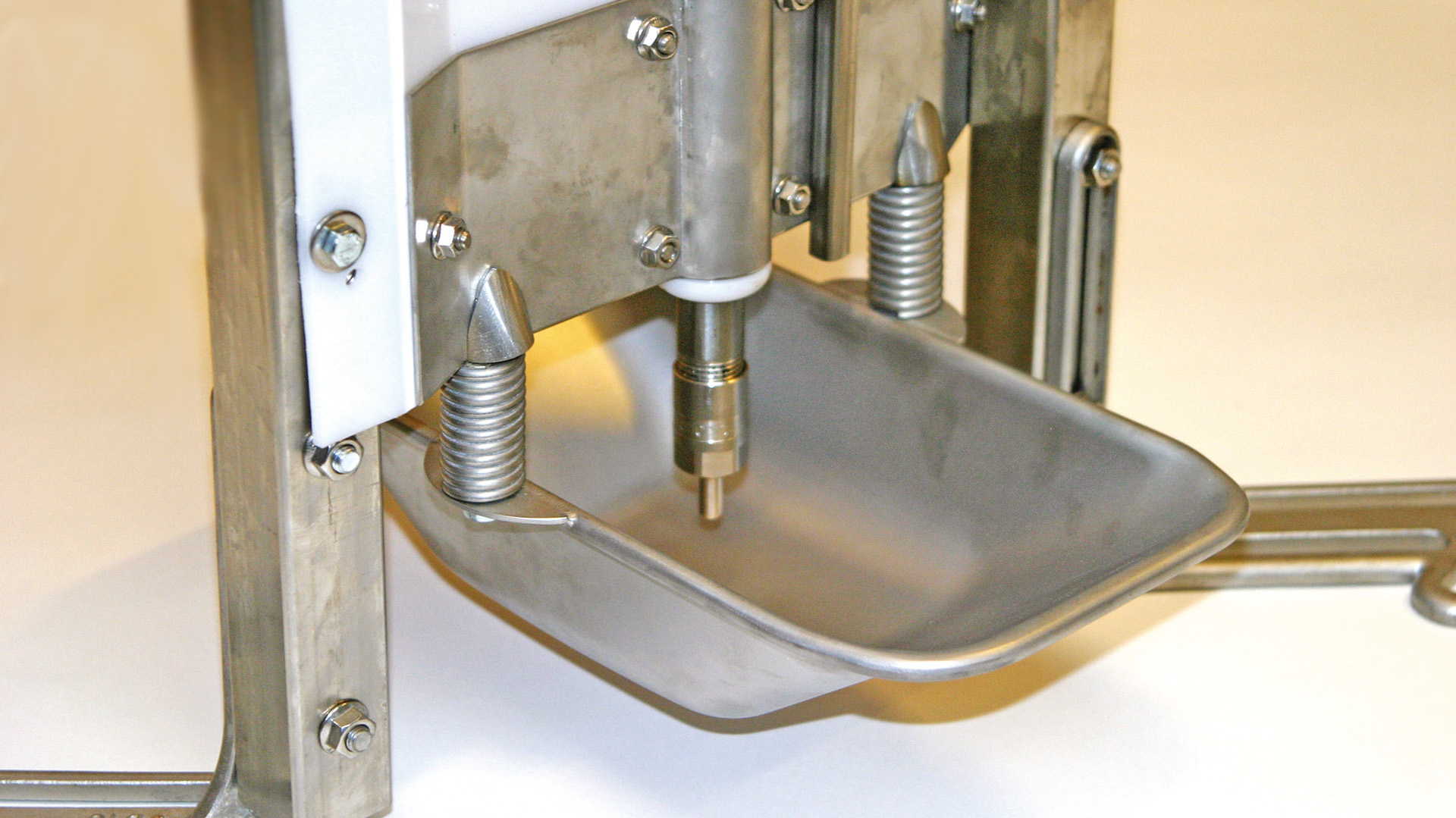 Vand til grise - drikketrug, drikkekop, drikkeventil | SKIOLD